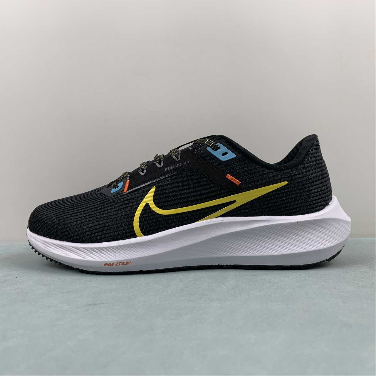 Nike Air Zoom Pegasus 40 - Preto/Branco/Amarelo