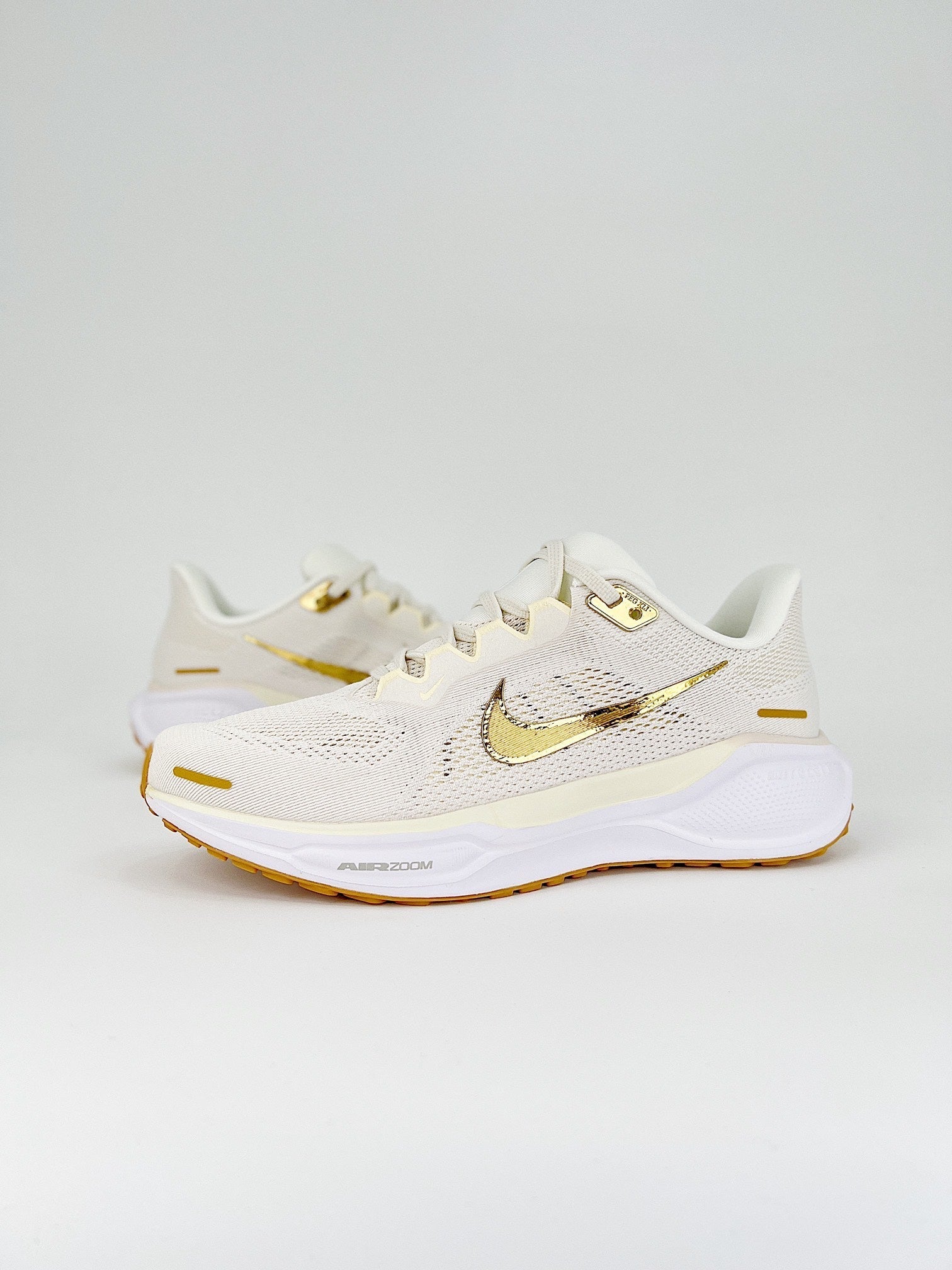 Nike Pegasus 41 - Branco/Dourado