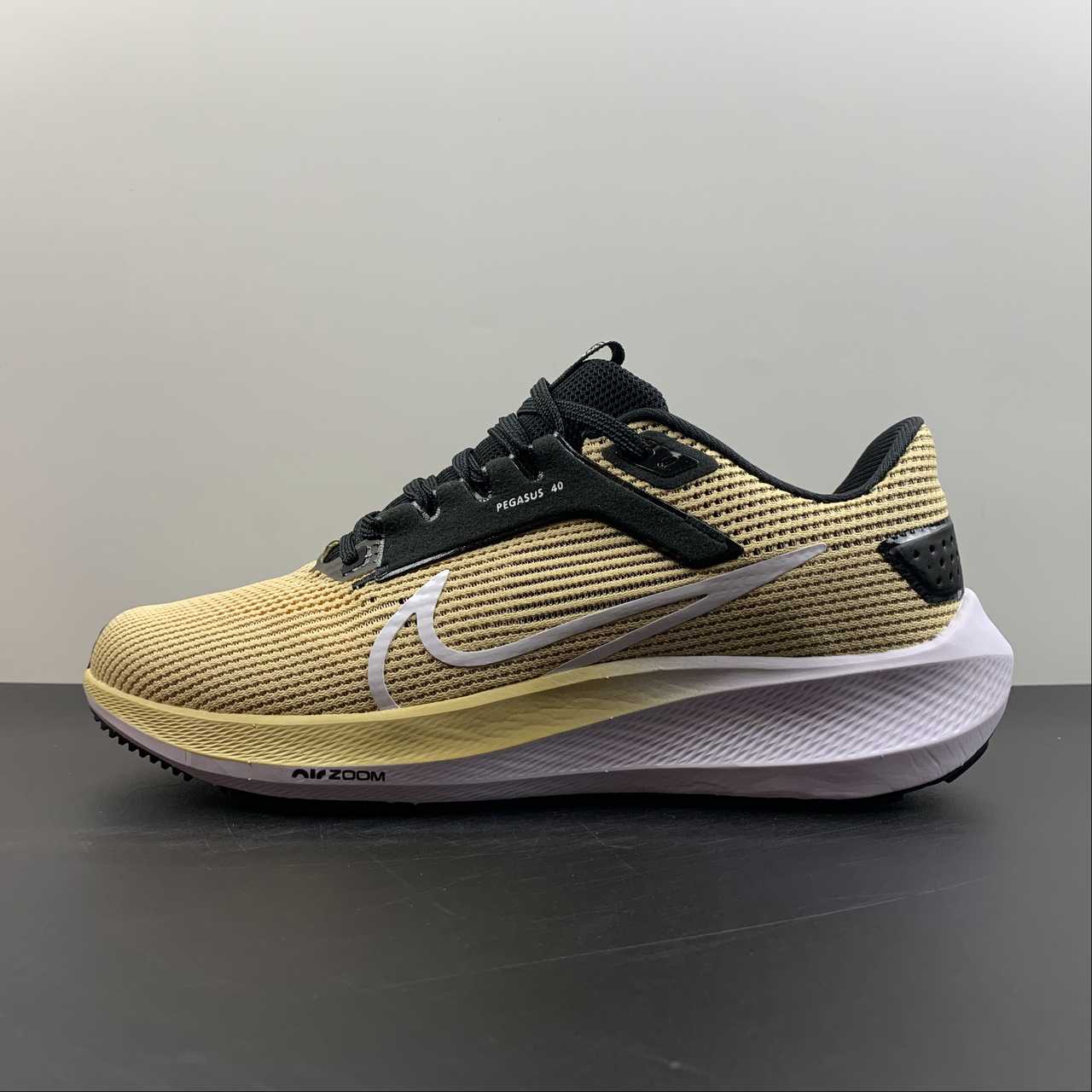 Nike Air Zoom Pegasus 40 - Bege/Preto